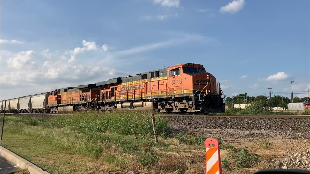 BNSF 5818 leads a southbound U-CPPCDT at Tower 60 (June 30, 2021) - YouTube