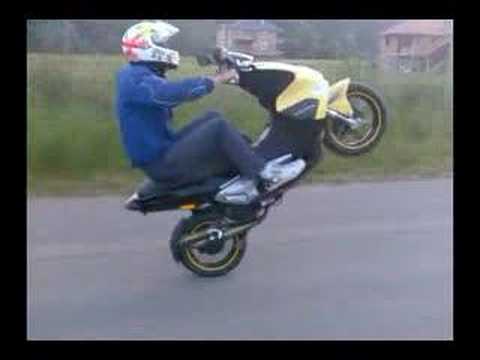 Scooter Wheelie - Gilera Runner - YouTube