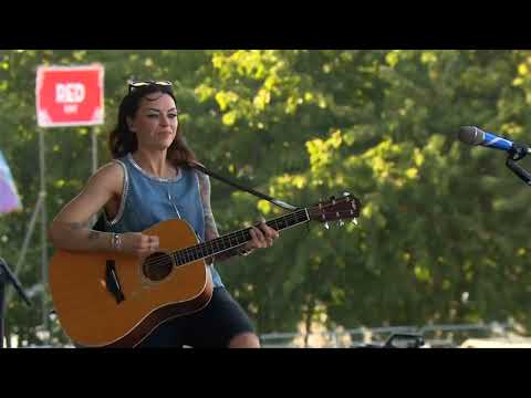Amy Macdonald - Isle of Wight Festival 2025 - 4 - This Is The Life