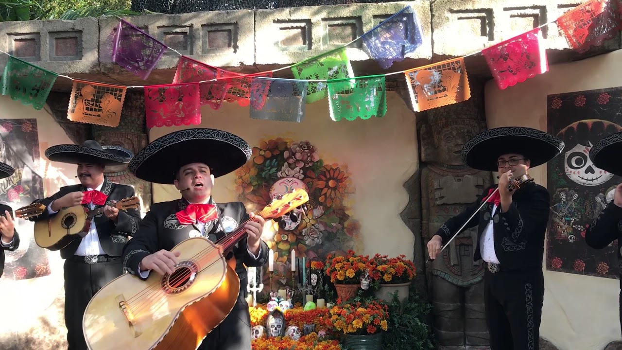 Mariachi of Epcot singing songs from Disney Pixar Coco - YouTube