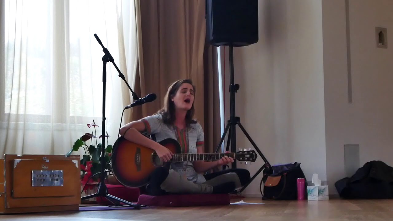 Julia Chants!, Mandali Retreat Center, November 9, 2017 - YouTube