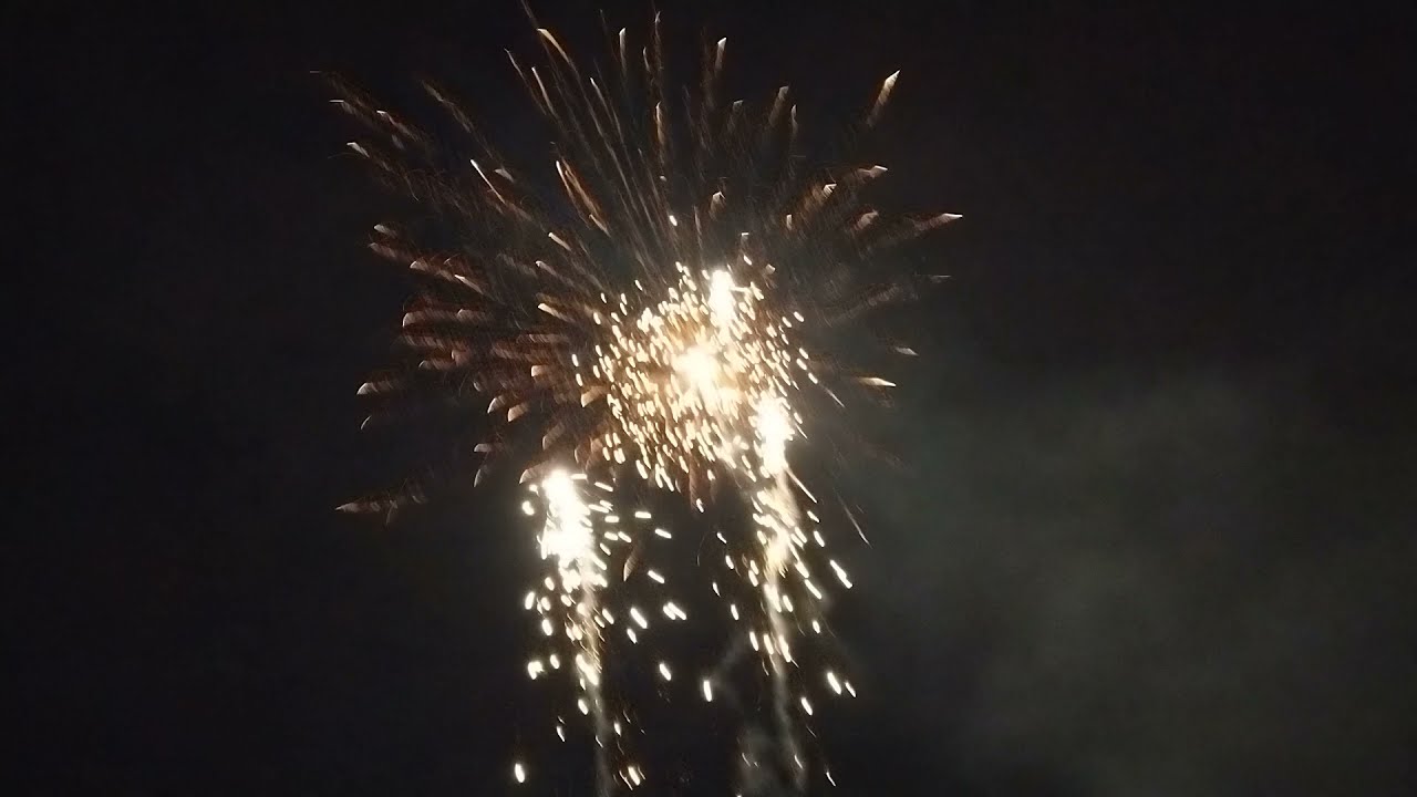 X4 Gigante salute rockets funke fireworks - YouTube