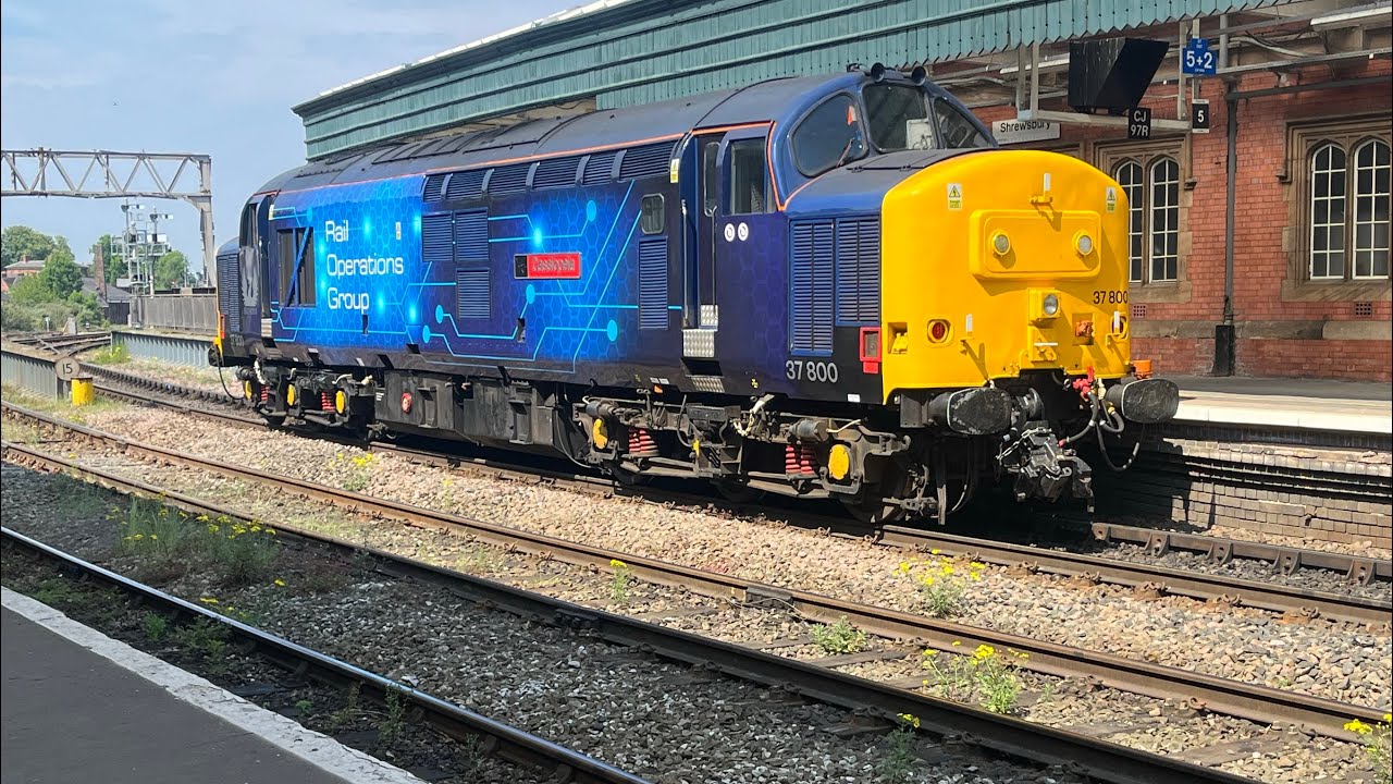 3 CLASS 37s IN 10 MINUTES!! 37800+37405+97302 ALL AT SHREWSBURY ON 12/5 ...