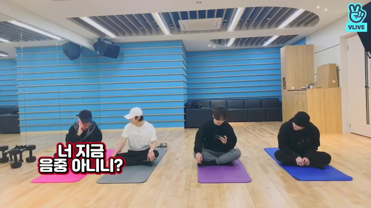 Naver Vlive [Stray Kids] doing exercise🏋🏻‍♂ - YouTube