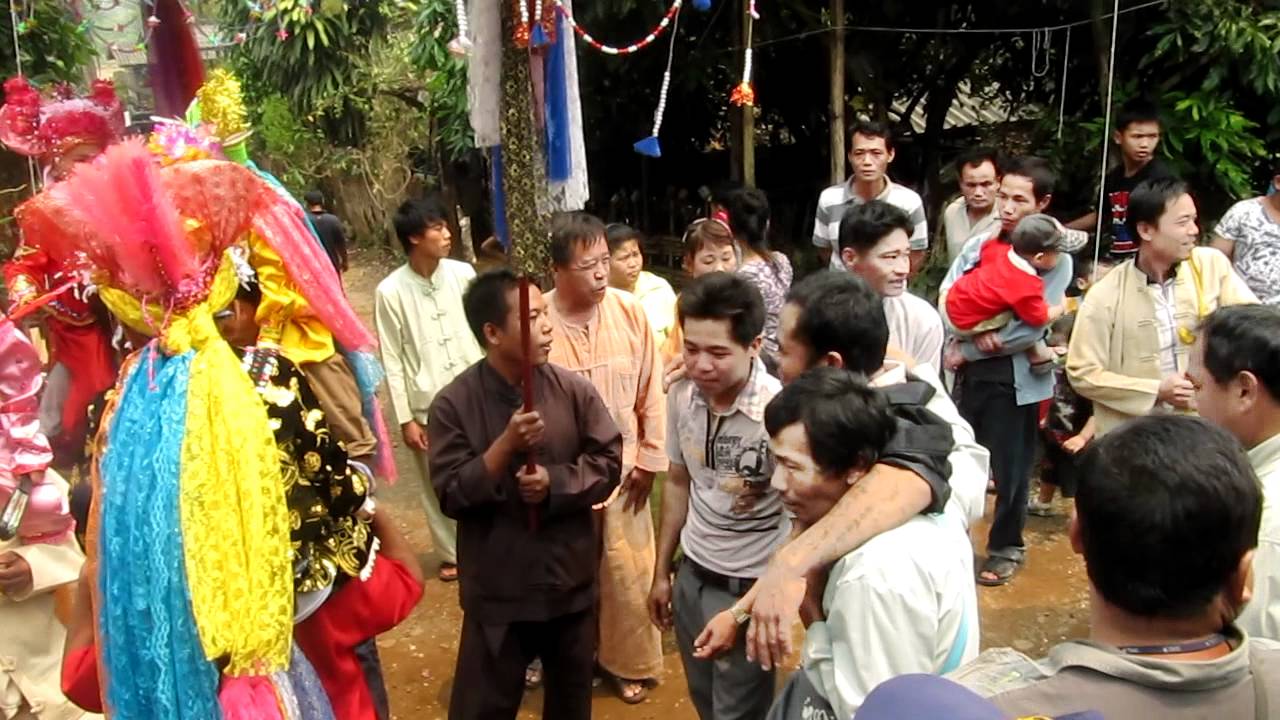 Poy Sang Long - Dancing and Shan Folk Singing.MOV - YouTube