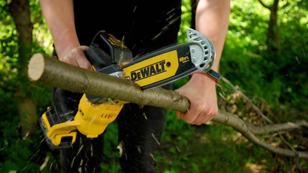 DeWALT DCMPS520 - AKUMULATOROWA PILARKA ŁAŃCUCHOWA 20 CM - YouTube