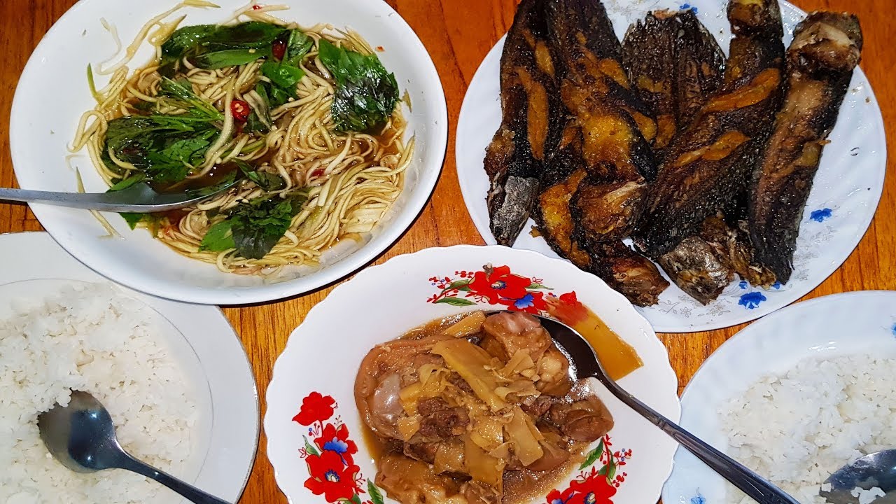 Crispy Deep Fried Catfish & Braised Pork Leg - BEST Lunch Ever In My ...