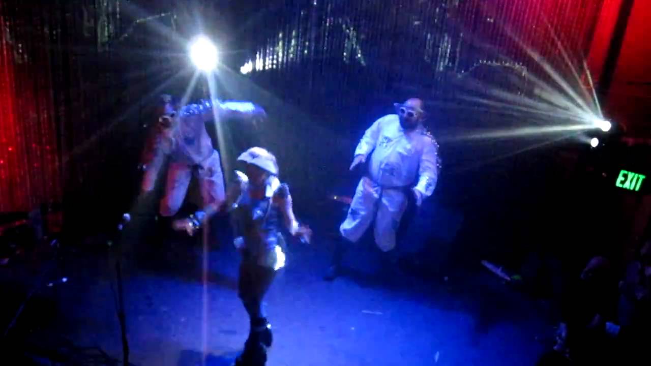 Alien Dance Party? - YouTube