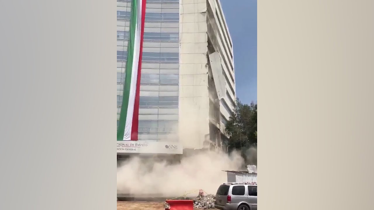 Moment huge slabs fall from building after Mexico earthquake - YouTube