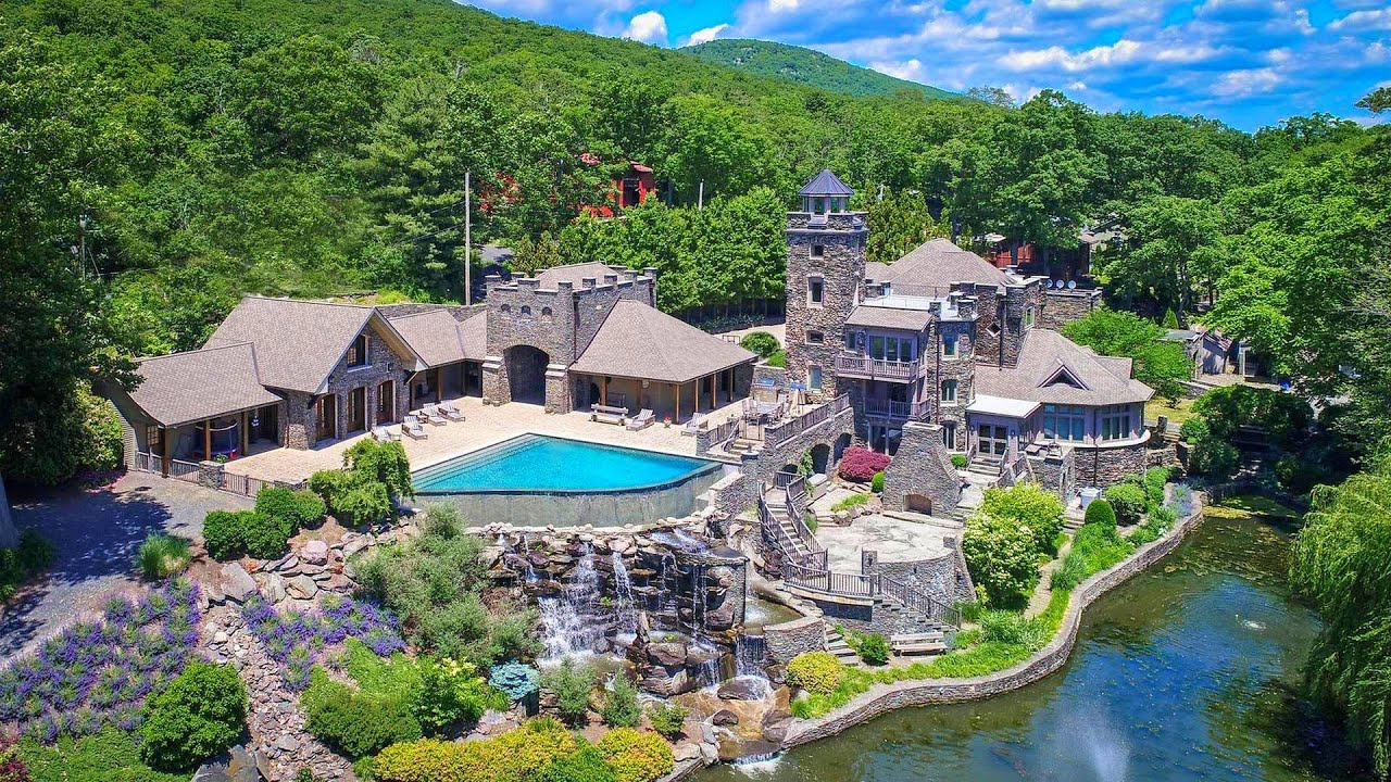 This New York Lakefront Castle Has an Infinity Pool Shaped Like a ...