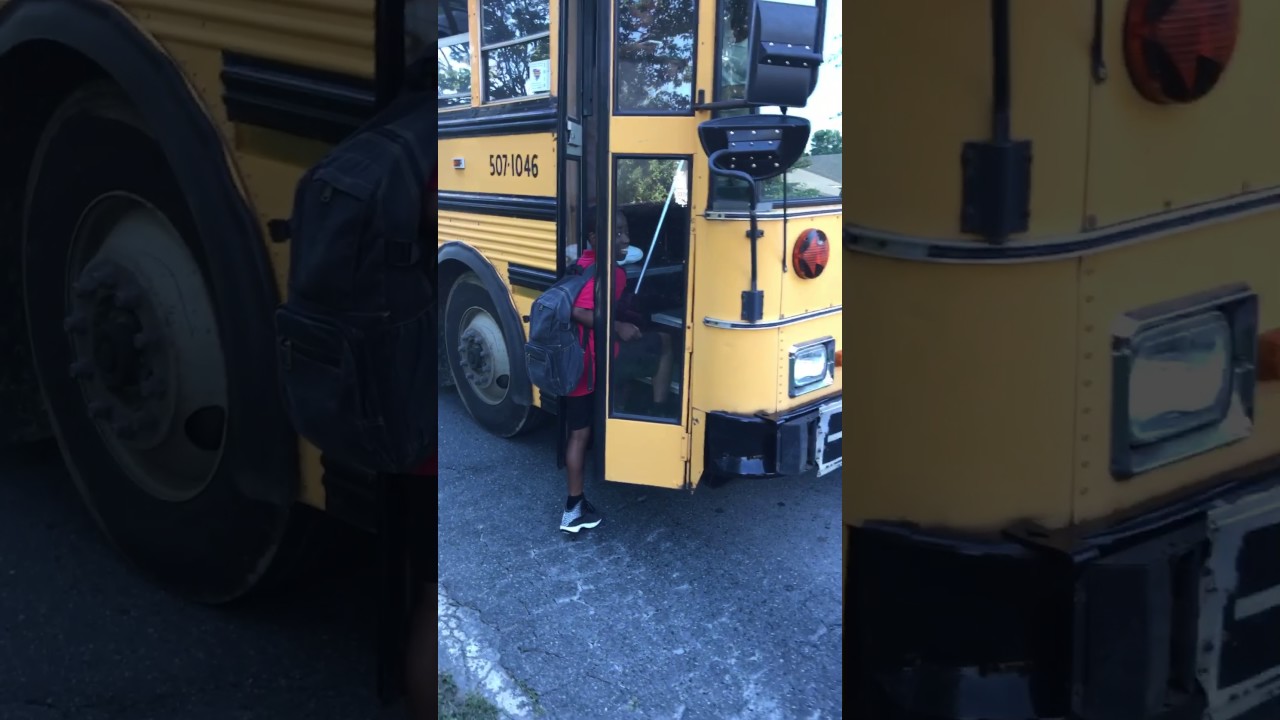 Kid stuck in bus - YouTube