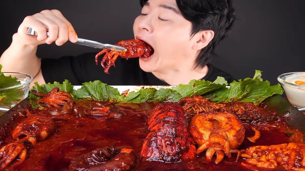 Eating Show Video - YouTube