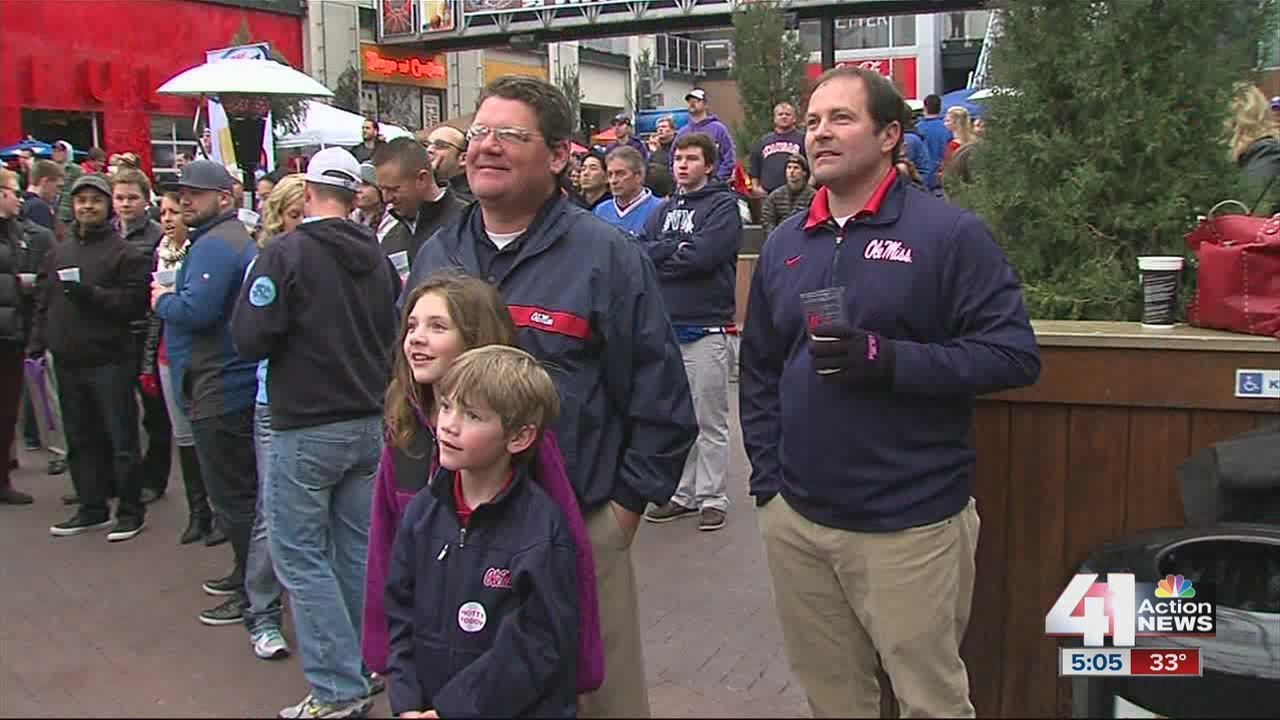 NCAA basketball fans brave the cold - YouTube
