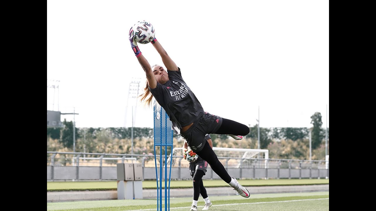 Misa Rodríguez Coming Off Line & Best Saves | Real Madrid Femenino 20/ ...