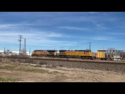 UP 5317 leads the MFWWT at Tower 60 - YouTube