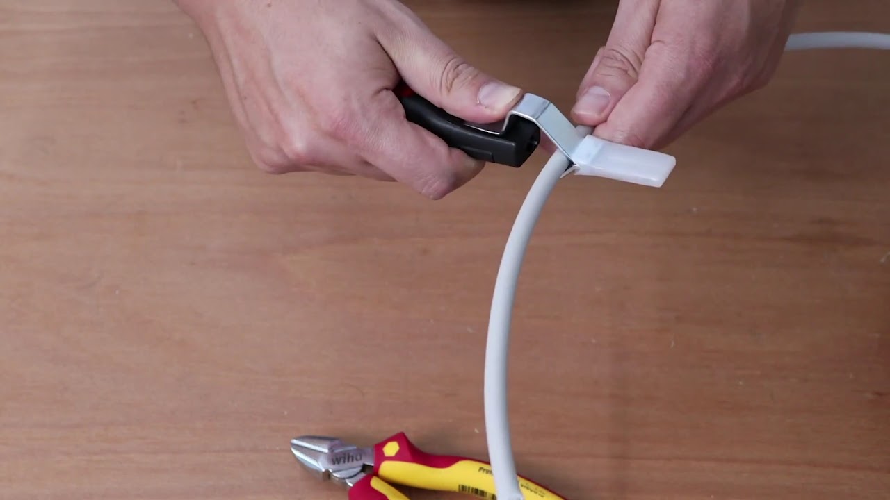 Tutorial: Insulating cables with the Wiha Stripping tool with self ...