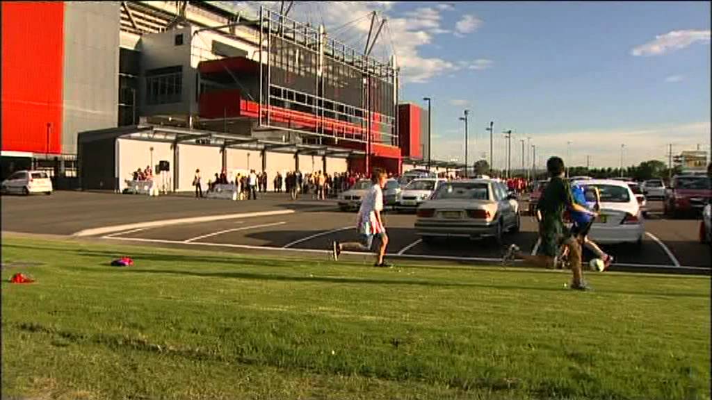 NEWCASTLE JETS FANS RALLY TO SAVE CLUB - YouTube