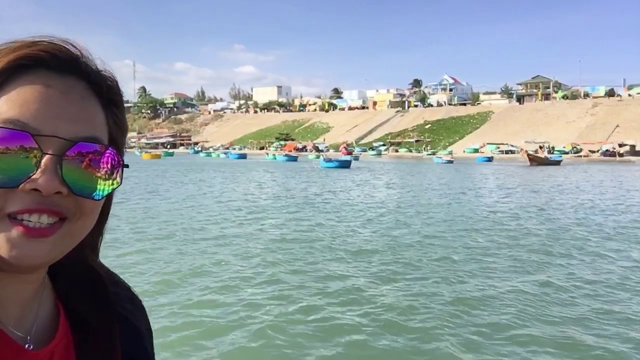 Vietnam Rattan Junket Boat - YouTube