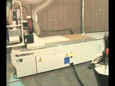 Morbidelli Universal CNC bovenfrees NESTING - YouTube