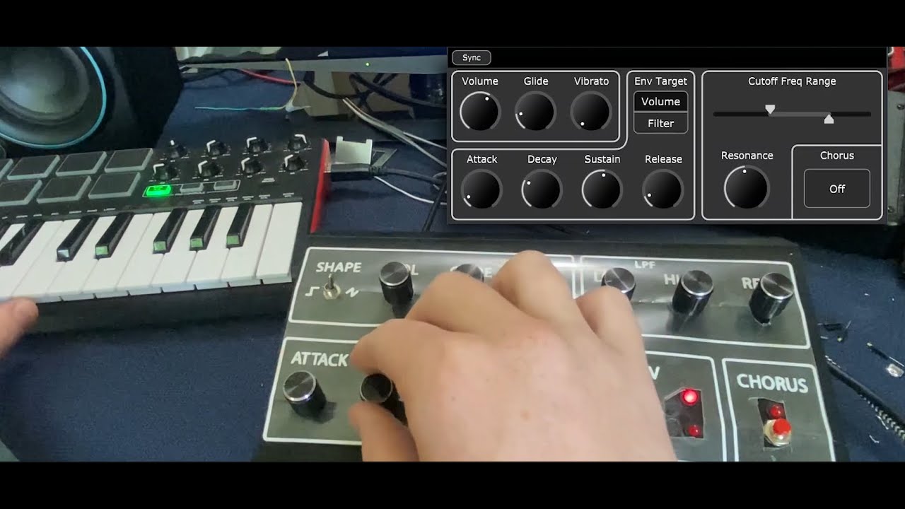 Hybrid Digital/Analog Synthesizer - YouTube