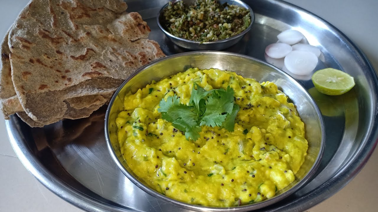 झणझणीत पिठलं भाकरी रेसिपी | How to make Pithla bhakri Recipe @Praju ...