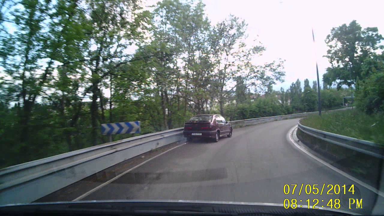 Accident r19 tape une barrière Metz French car crash - YouTube