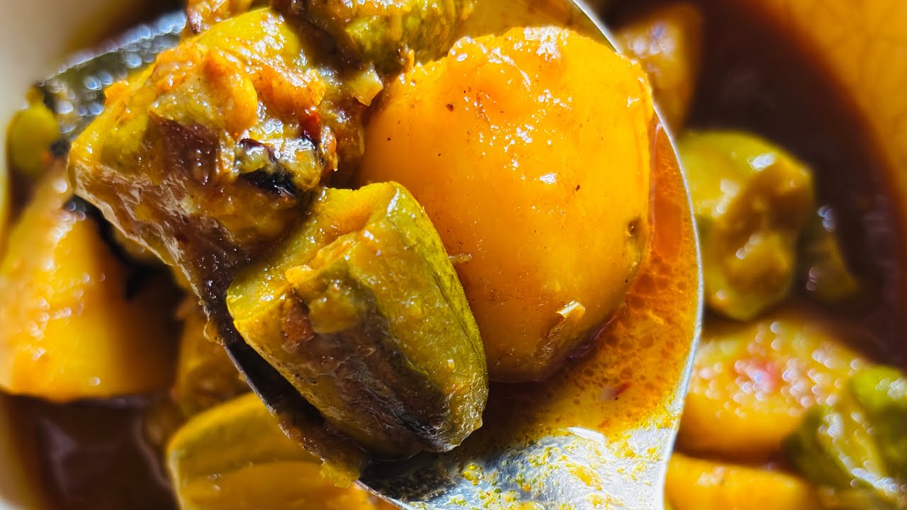 Simple alu potol er jhol - YouTube