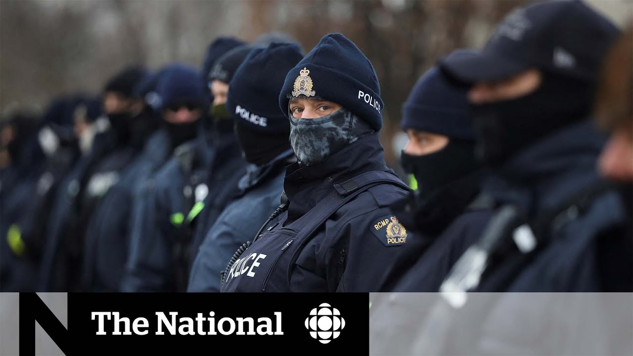 Police clear blockade at Ambassador Bridge border crossing - YouTube