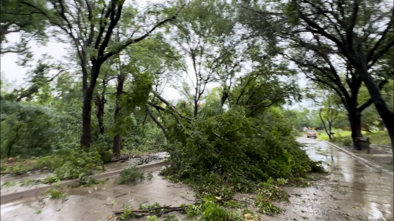 Unedited footage of 70 mph winds hitting Plano Texas and MASSIVE damage ...