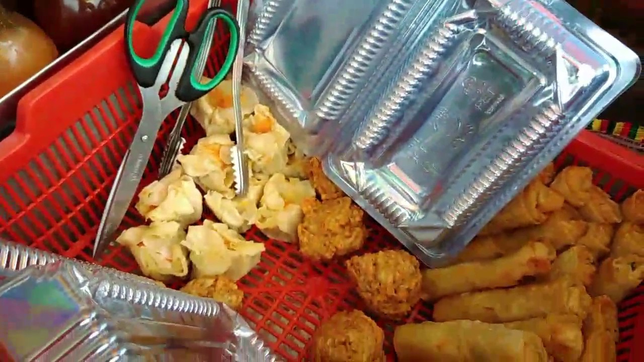 Jakarta Street Food - Uyen Lumpia Chi Cong Fan Kue Medan - Indonesia ...