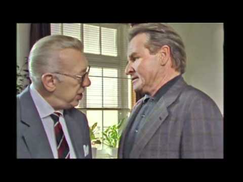 Derrick Helen Schneider singt "Hey Mr Gentleman" - YouTube