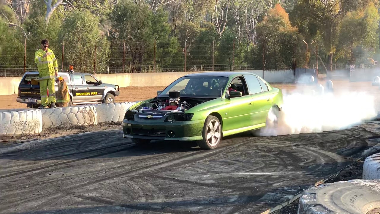 INSANE Commodore Burnout - YouTube