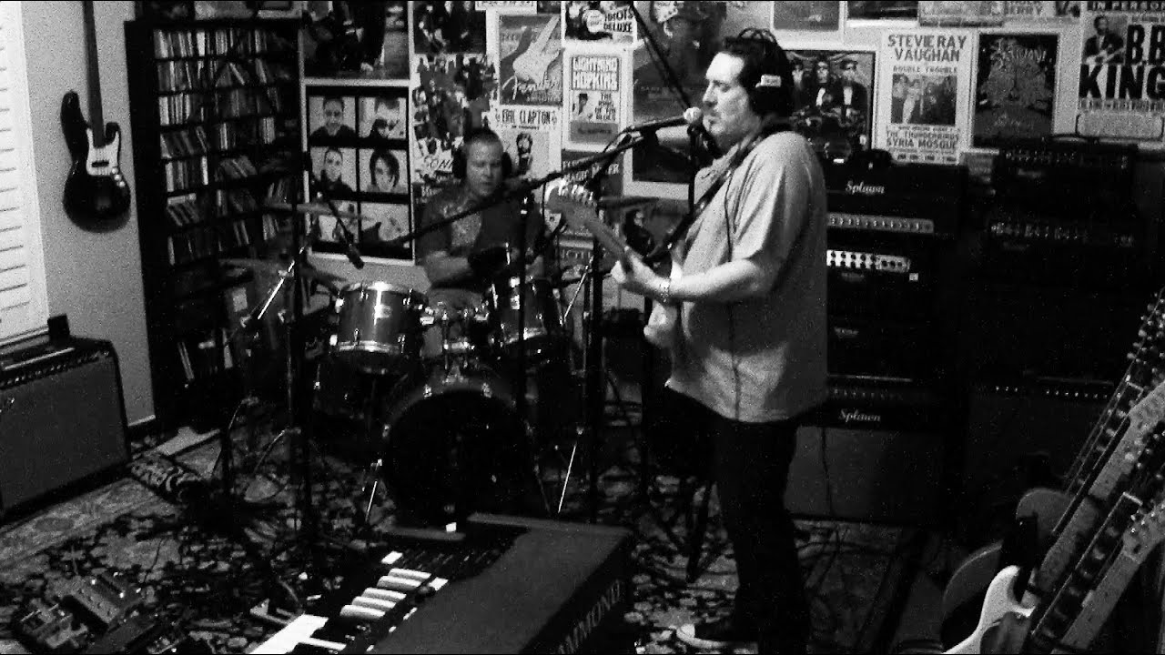 Little Wing by the Steve Riddle Band - YouTube