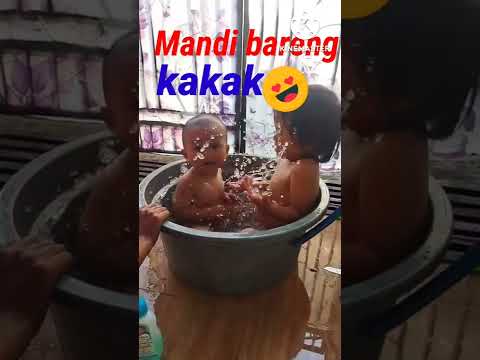 mandi bareng kakak