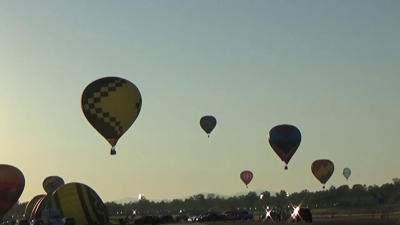 Tons Of Hot Air Balloons Going Up - YouTube