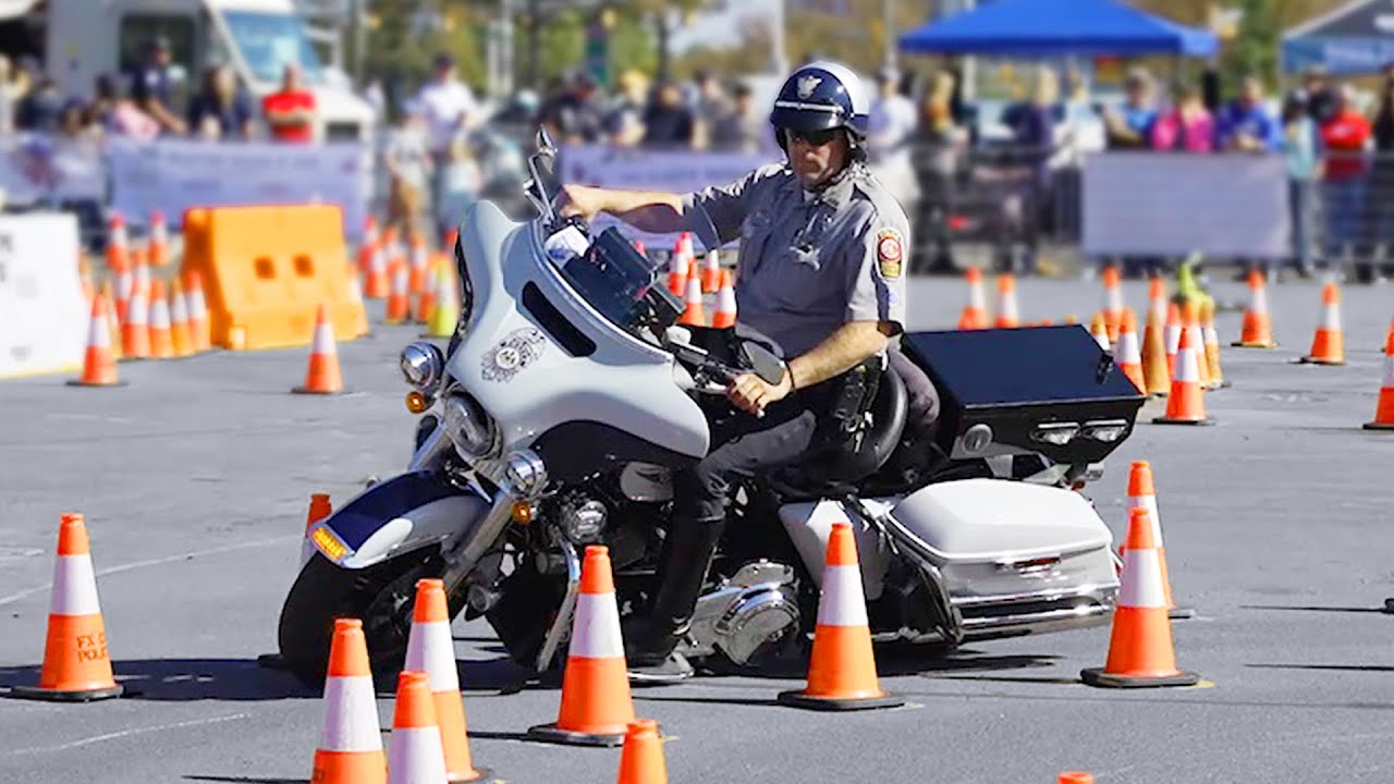 US Cops Show Their Crazy Skills During Motorcycles Rodeo - YouTube