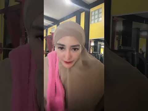 #mom #jilbab #gym #motivation #olahragasantai 