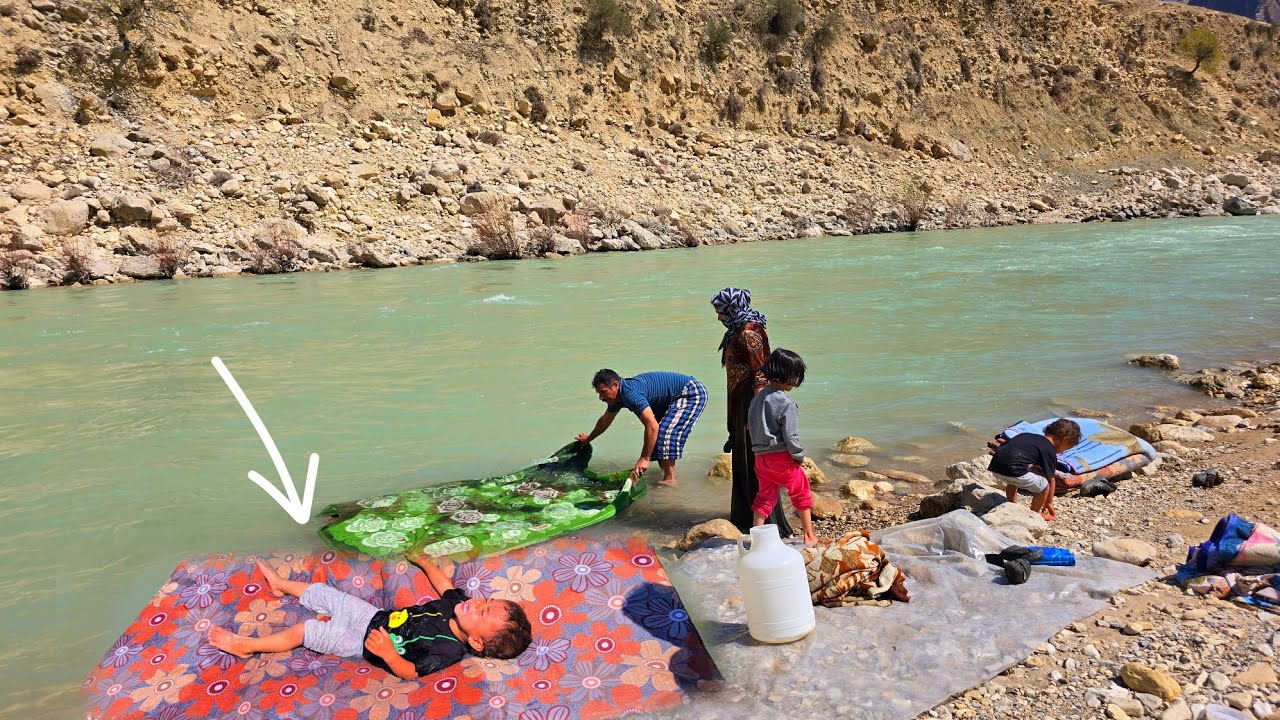 Fascinating nomadic life 🏕️ | Washing clothes by the river 🌊🧺 and ...