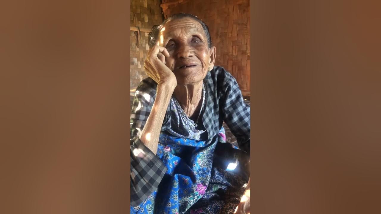 အသက် ၁၀၂ နှစ်အဖွား ရေဘေးကလွတ်လာပေမယ့် လည်ပင်းတွေနာလို့တဲ့ သနားပါတယ