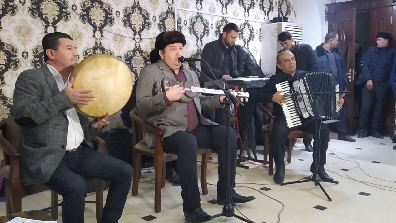 Azamat Otajonovni shogirdi zar chopon sovg'a qildi. Muxaabbatim senga ...