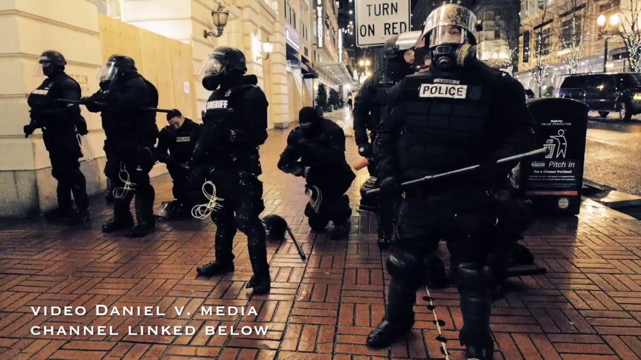 Anarchist Black Bloc Portland #J20 Inauguration Day Protest - YouTube