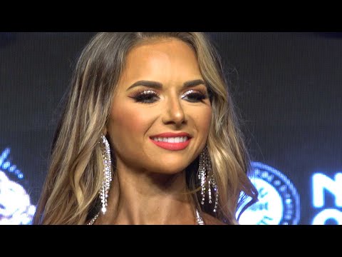 Lawna Dunbar in red Bikini wows crowd【4K】