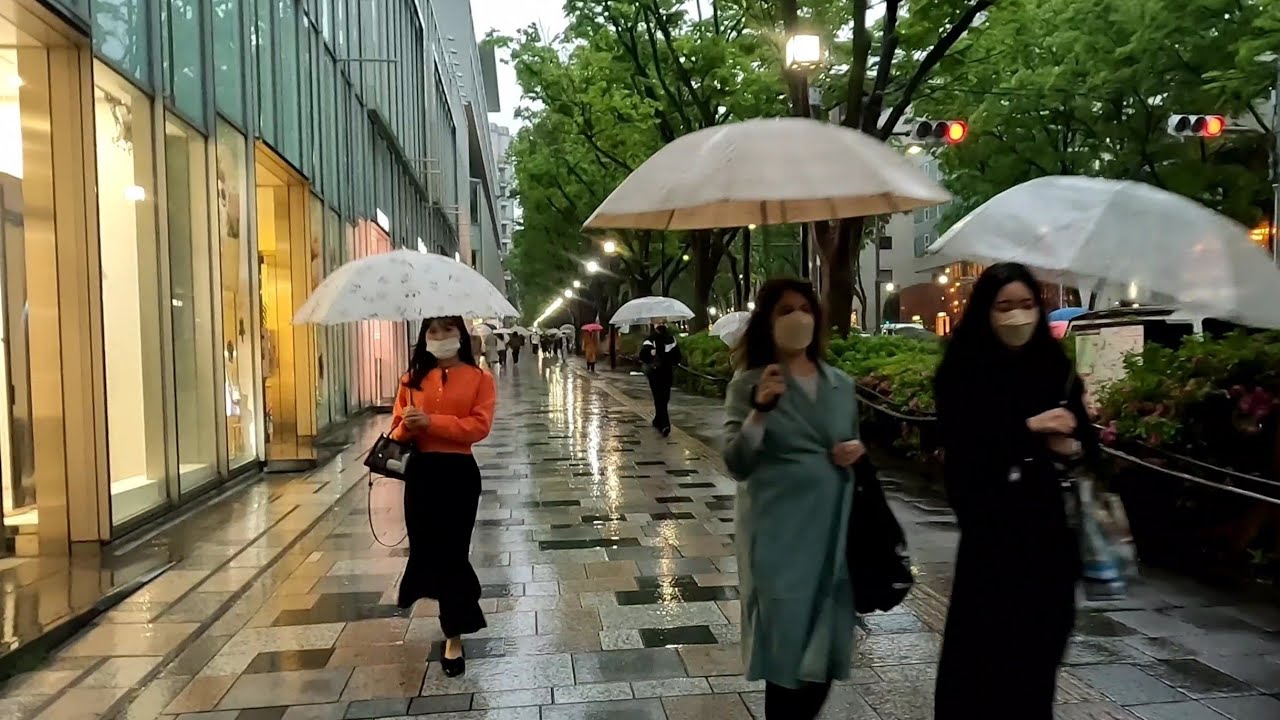 [4K] Heavy Rain in Shibuya. Walking Tour from 💖 Shibuya to 🌺 Omotesando ...