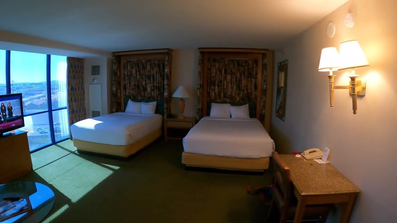 Rio Las Vegas Room Tour (Masquerade Tower) - YouTube