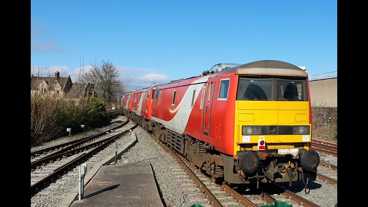 Class 91's 91116 + 91118 + 91121 head to Newport Sims behind ROG 37510 ...