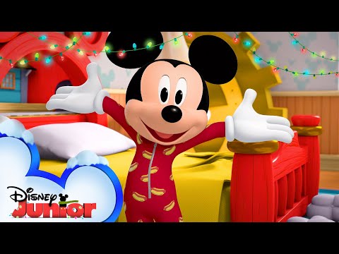 Hey Hey It's Holiday Breakfast 😋 | Music Video | Mickey's Holiday Party | Disney Junior