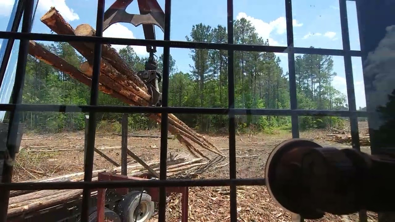 Virginia logging! loading pulp wood and saw logs - YouTube