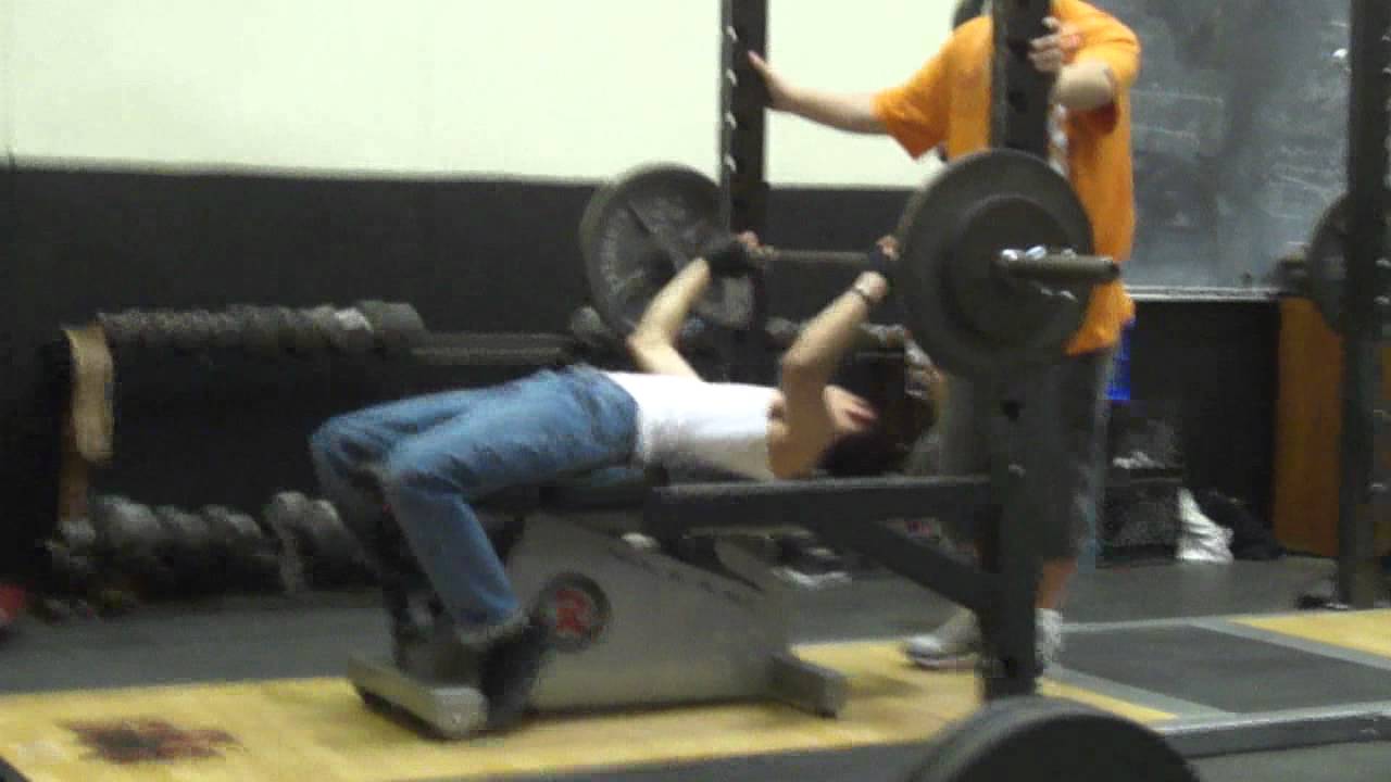benching 185 - YouTube
