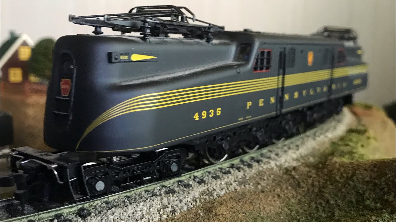 Ho scale Pennsylvania GG1 number 4935 running on a 4x8 train layout ...