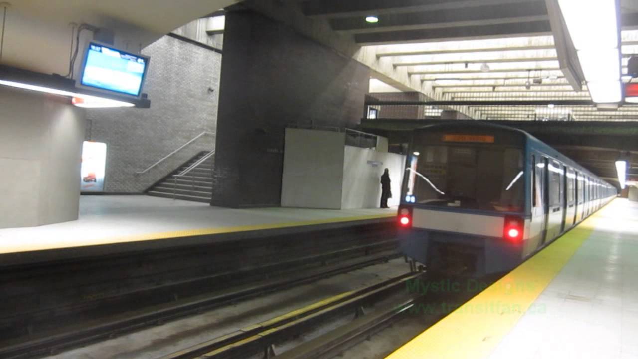 Montreal Metro - Square Victoria Departure - YouTube